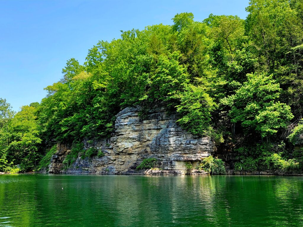 Boat Rentals | Summersville Lake Retreat & Lighthouse