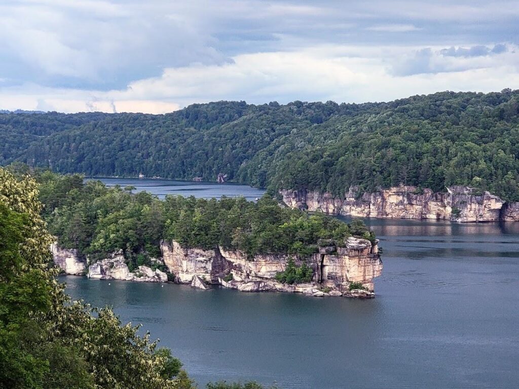 Boat Rentals | Summersville Lake Retreat & Lighthouse